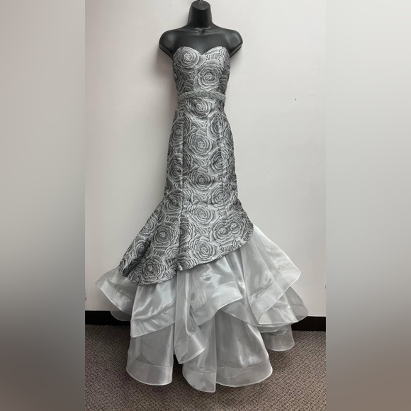 Dresses | Unique Yet Fun Prom Dress Size 1 Silverprint | Poshmark
